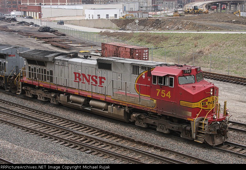 BNSF 754